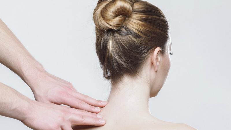 Douleurs dans la nuque: traitements et prévention